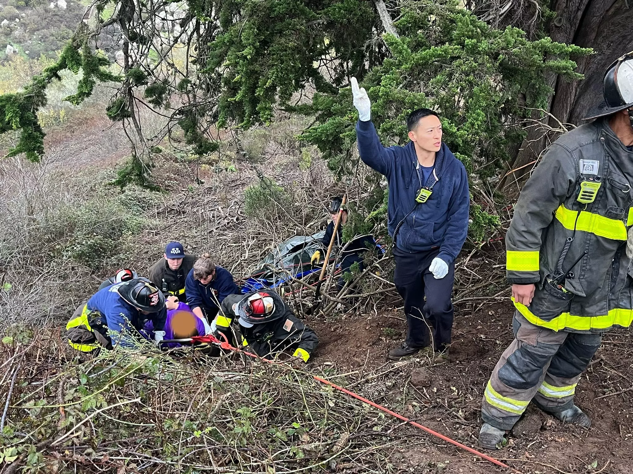 San Francisco firefighters rescue 2 after car falls 100 feet onto slope