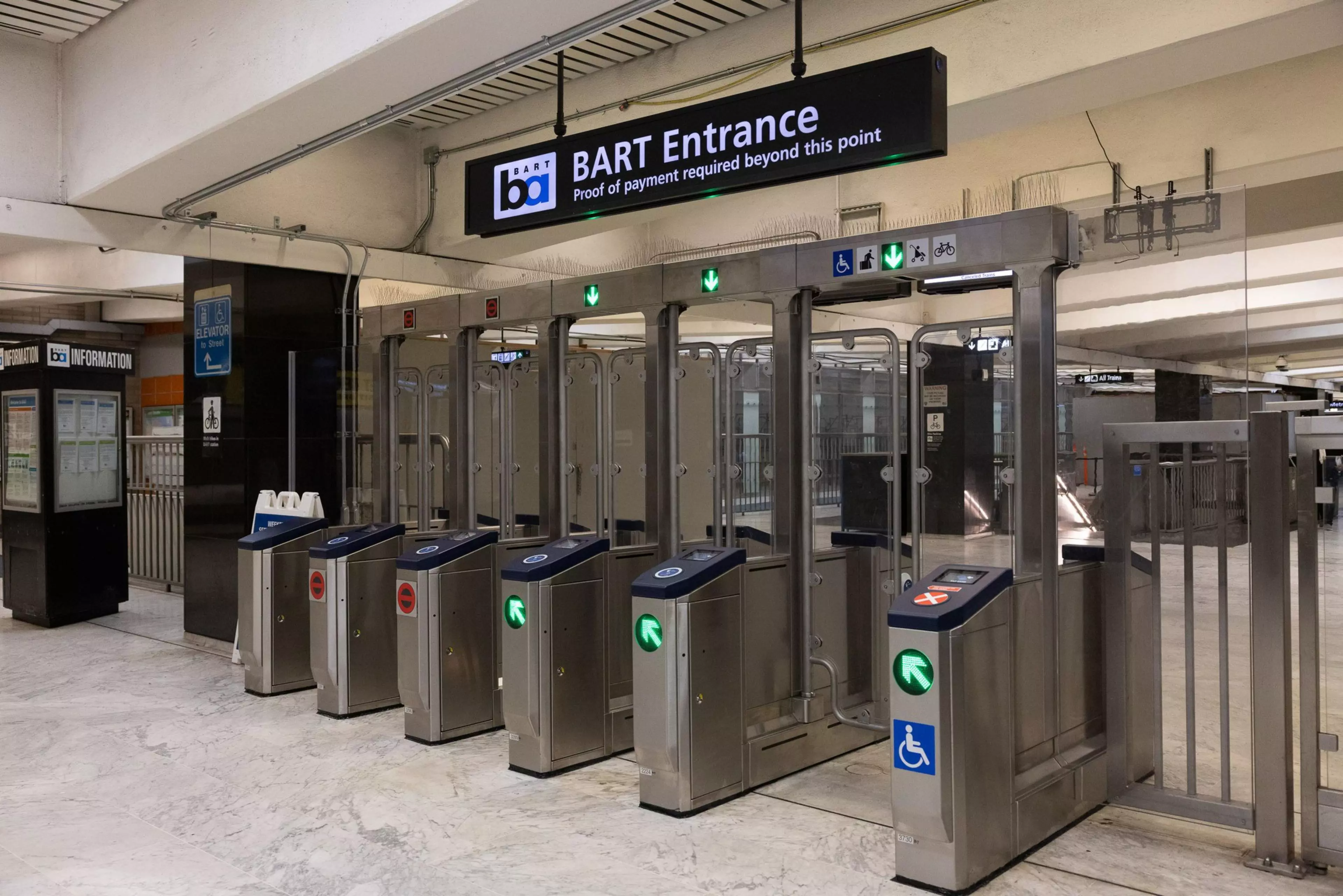 BART train service resumes after computer problem