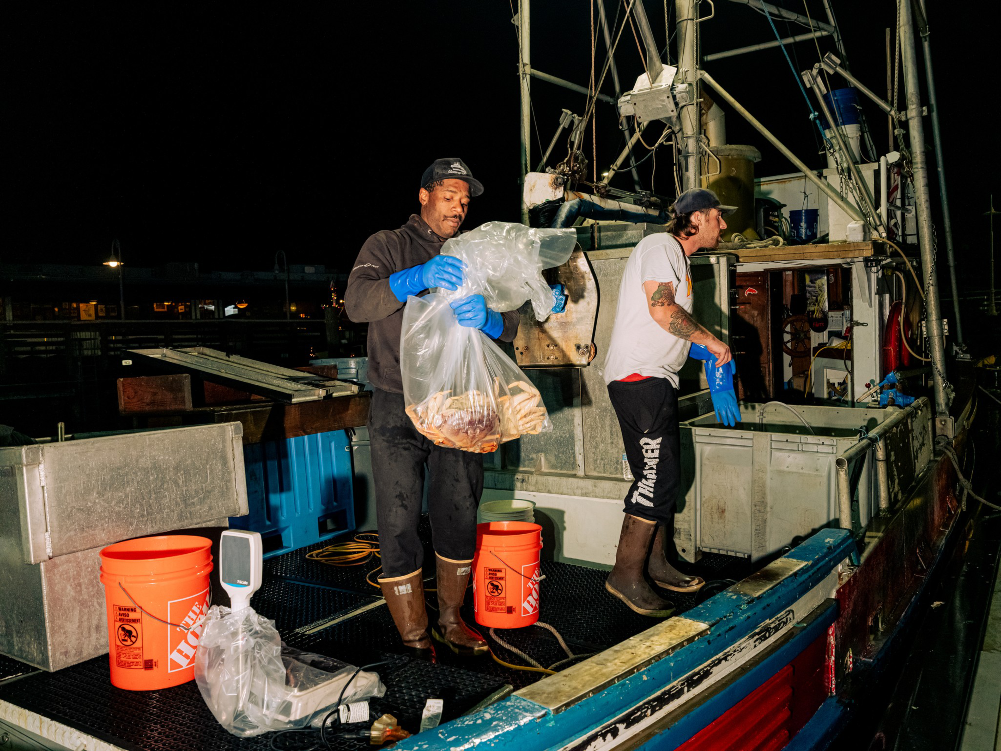 Die-hard Dungeness fans lined up in the dark for first-of-the-season crab