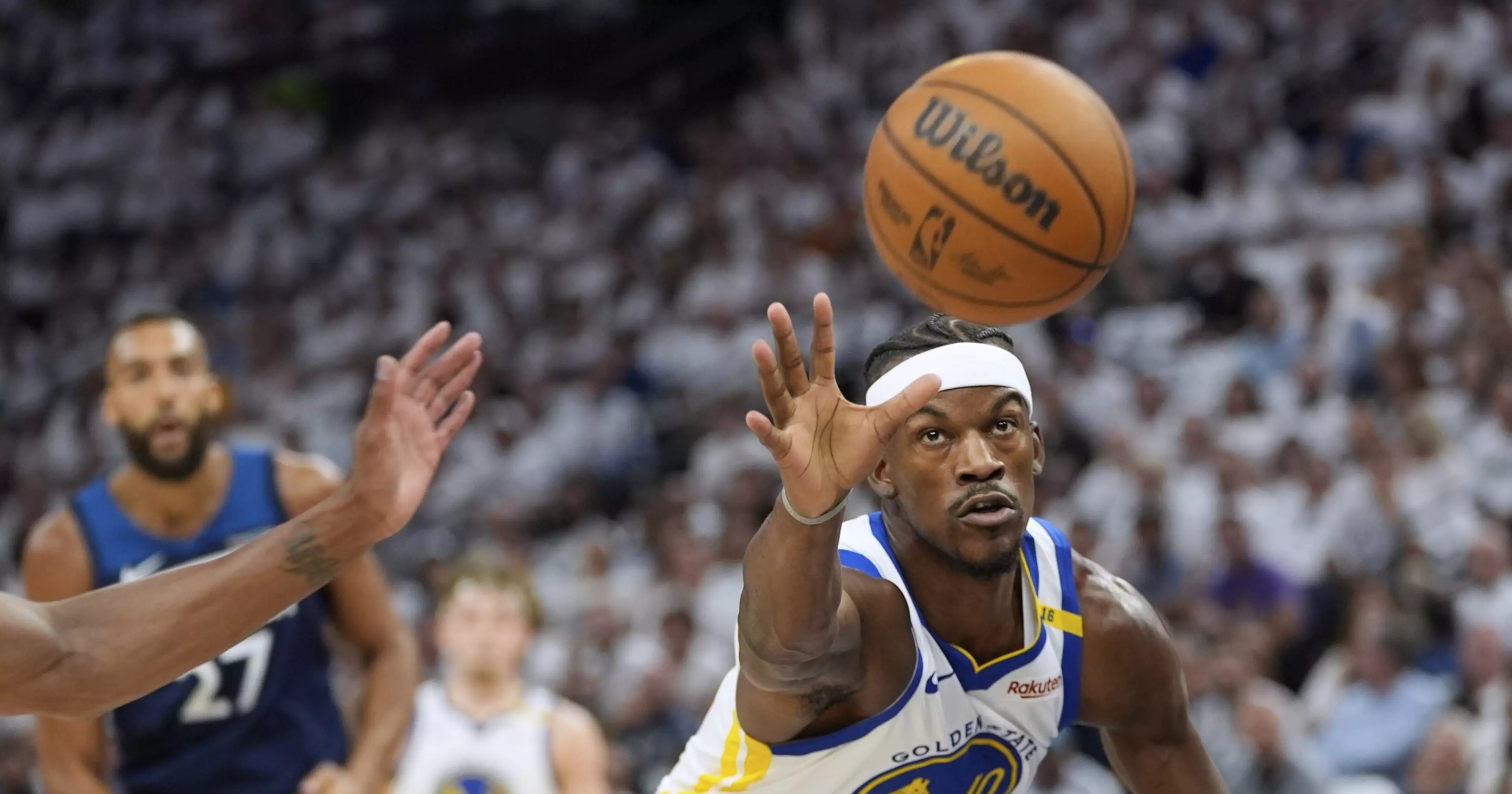 The Warriors’ season ends in Minnesota as Steph Curry watches from the ...