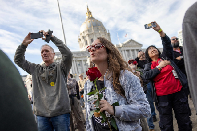 Deadheads, Joan Baez, and John Mayer flood SF to mourn Bob Weir — and ...