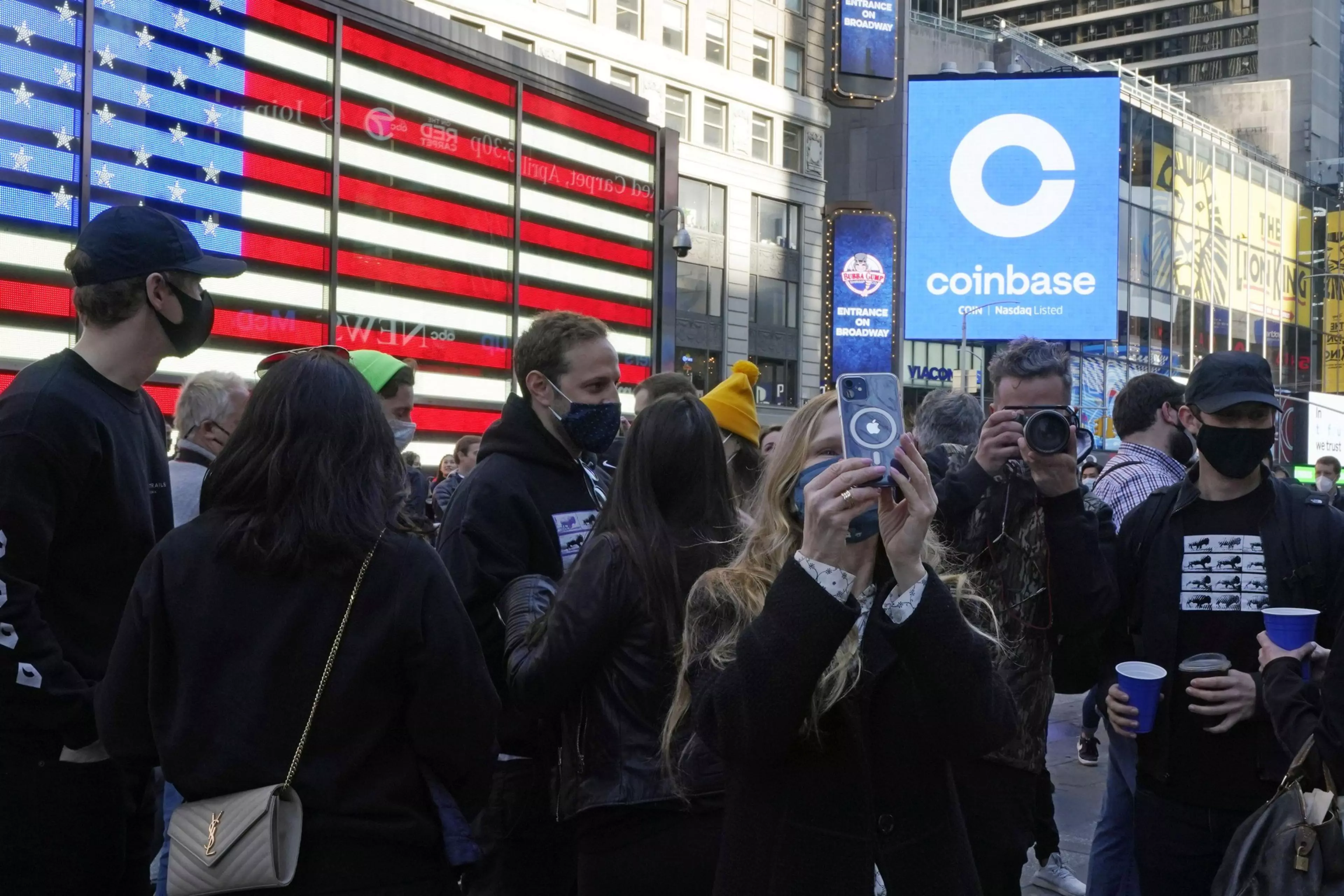 Coinbase signs massive San Francisco lease four years after paying $25M ...