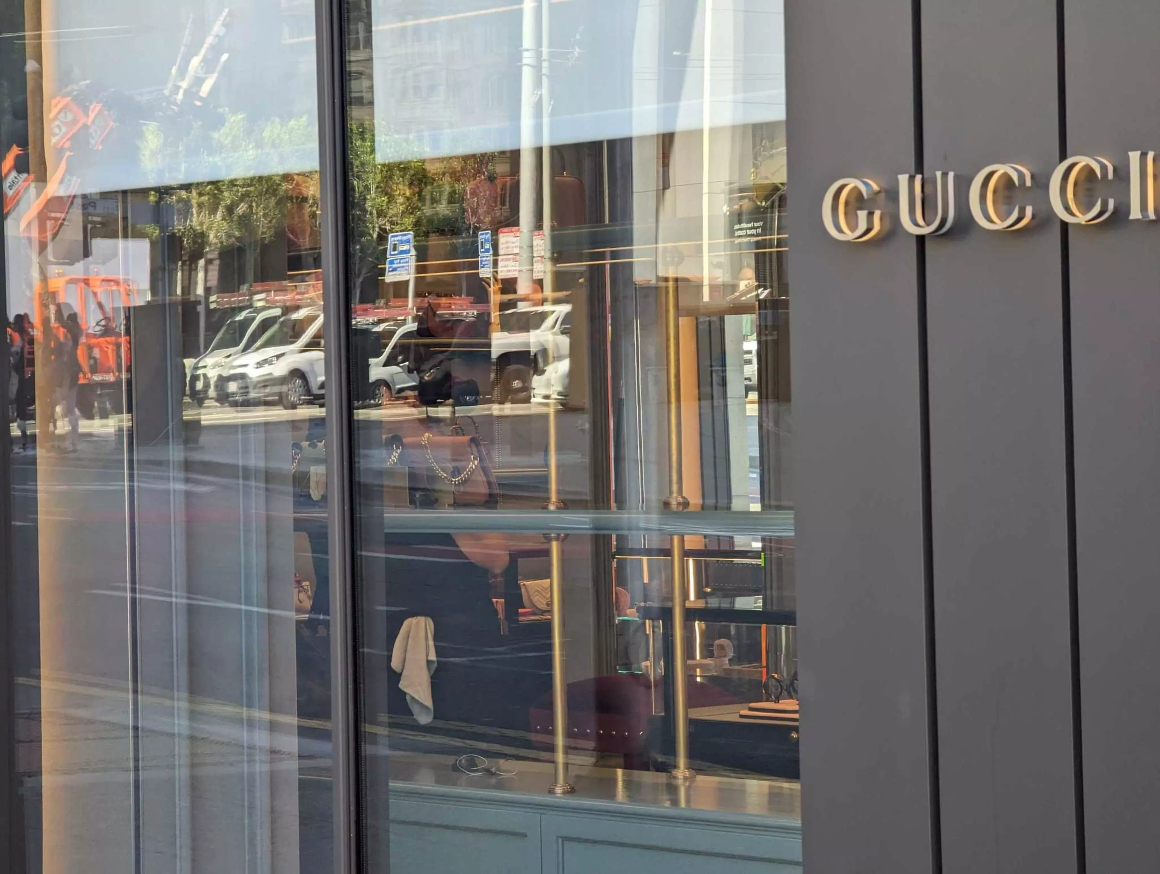 Downtown San Francisco’s Gucci store robbed, cops lose suspects in chase