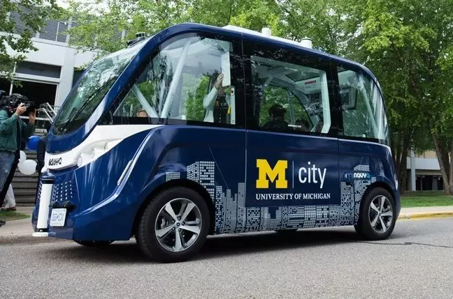 Treasure Island robo-bus trial secures Florida-based operator, Beep