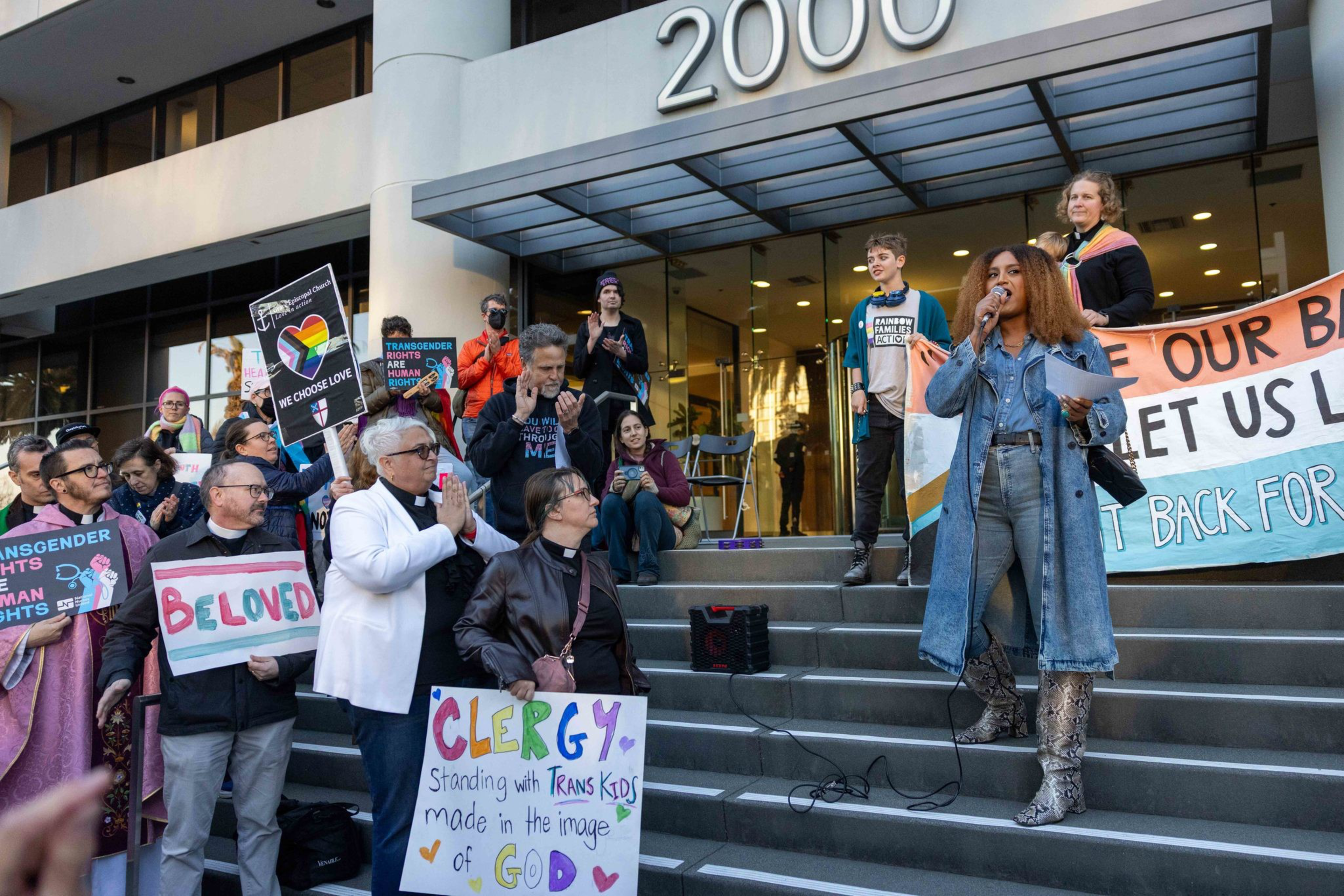 Trans kids lose lifeline: NorCal’s largest hospital to end gender ...