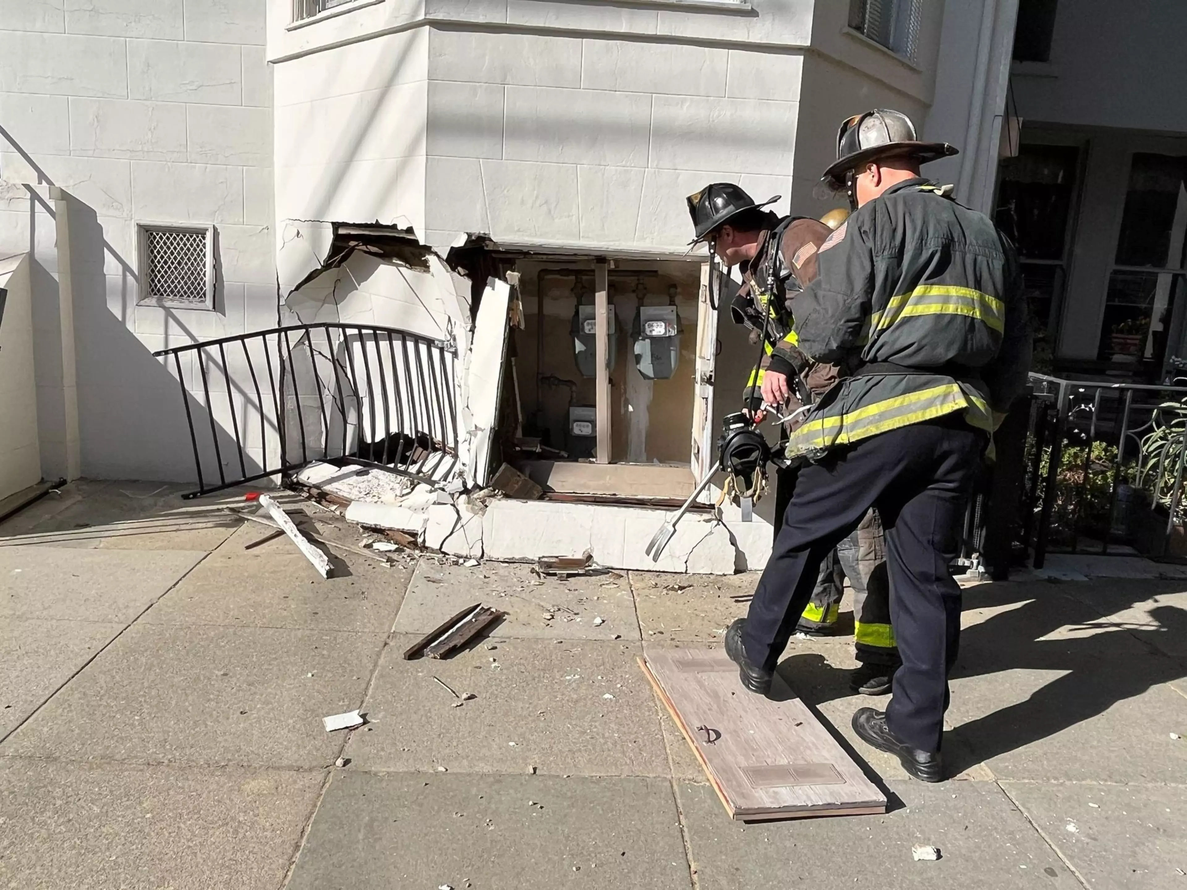 San Francisco crash, gas leak shut down block near Marina