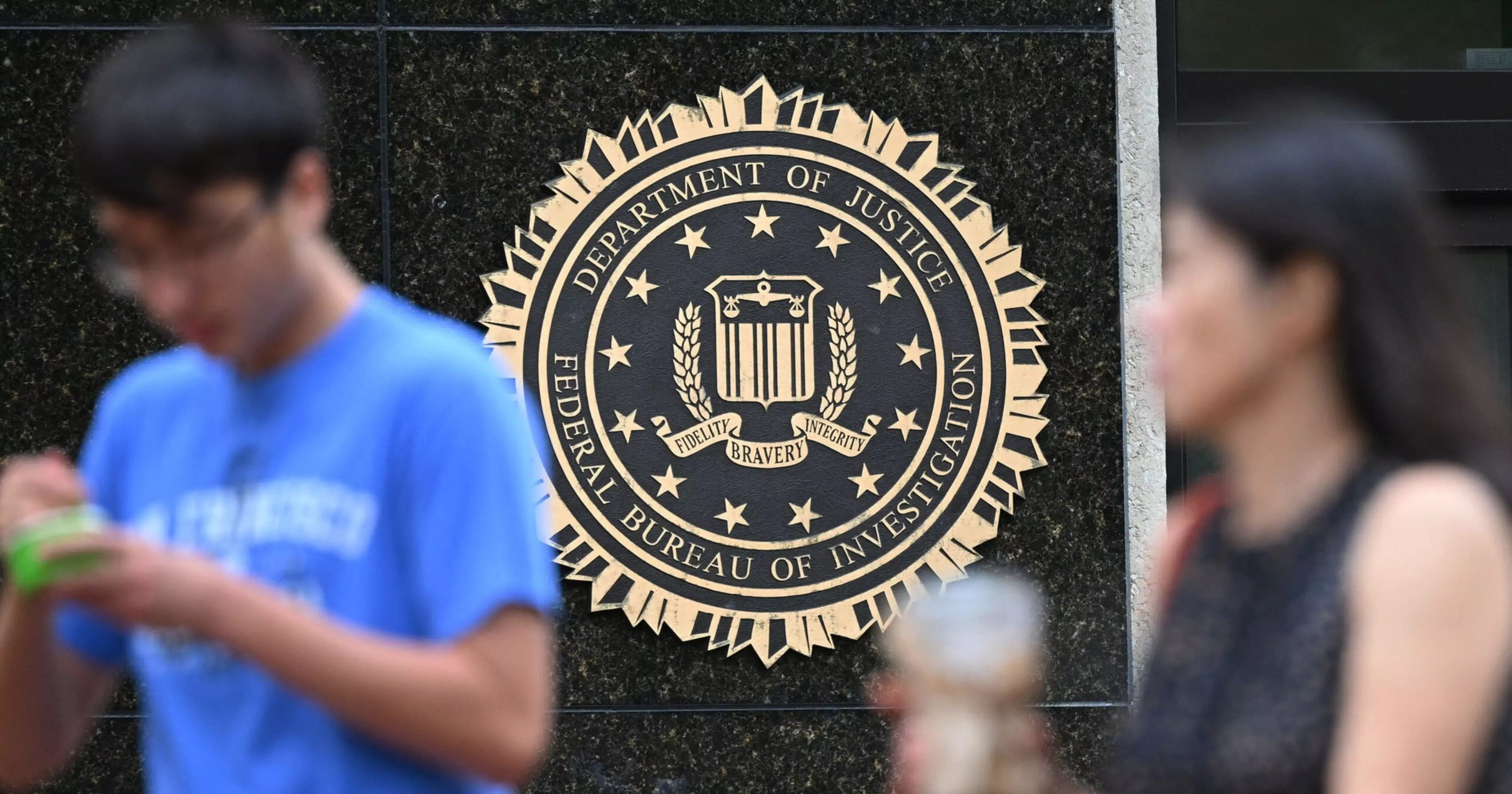 Ex-FBI agent cyberstalked law student, then bought her a $17K ring to ...