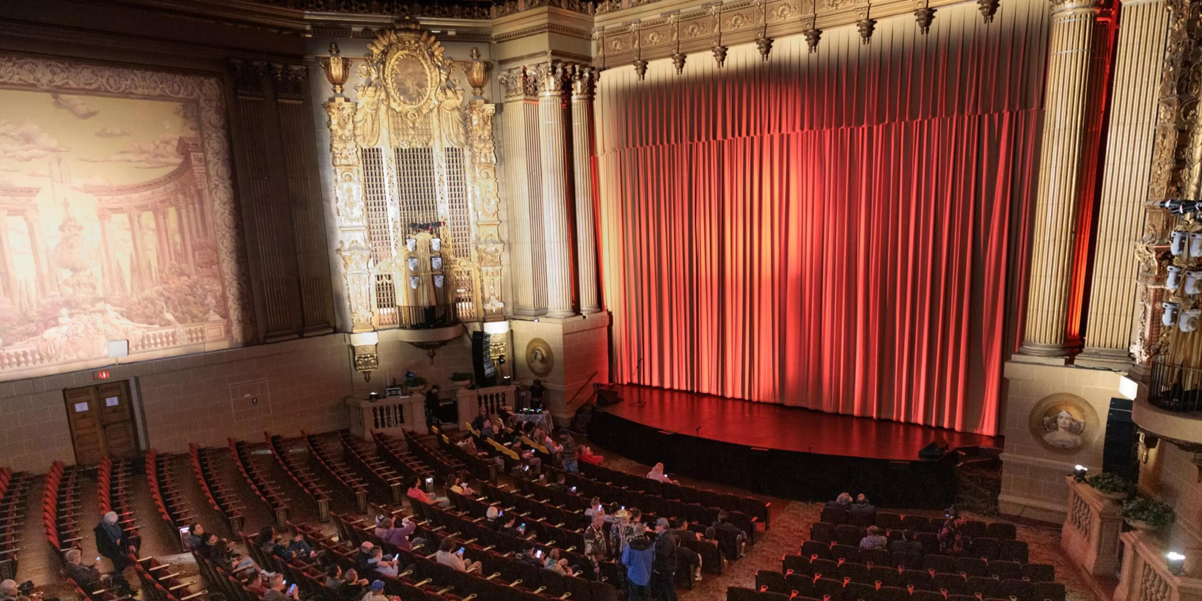 San Francisco Castro Theatre gets OK for booze service, flexible seats