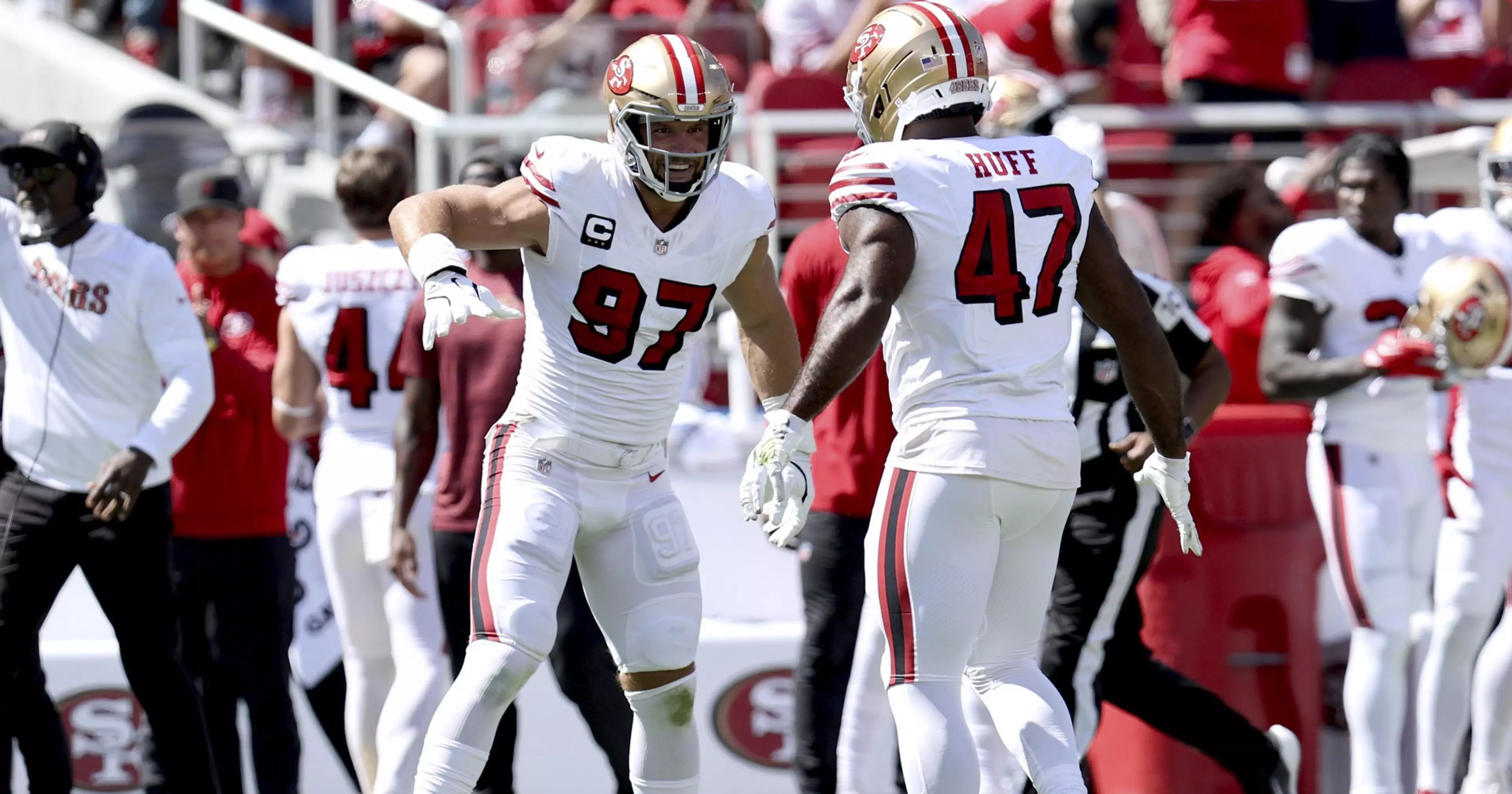 49ers grades: Bryce Huff’s dominant start gives post-Nick Bosa hope