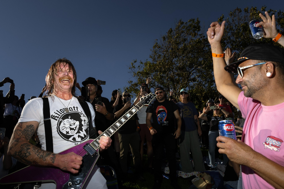 Photos: Free concert featuring Eagles of Death Metal draws thousands to ...