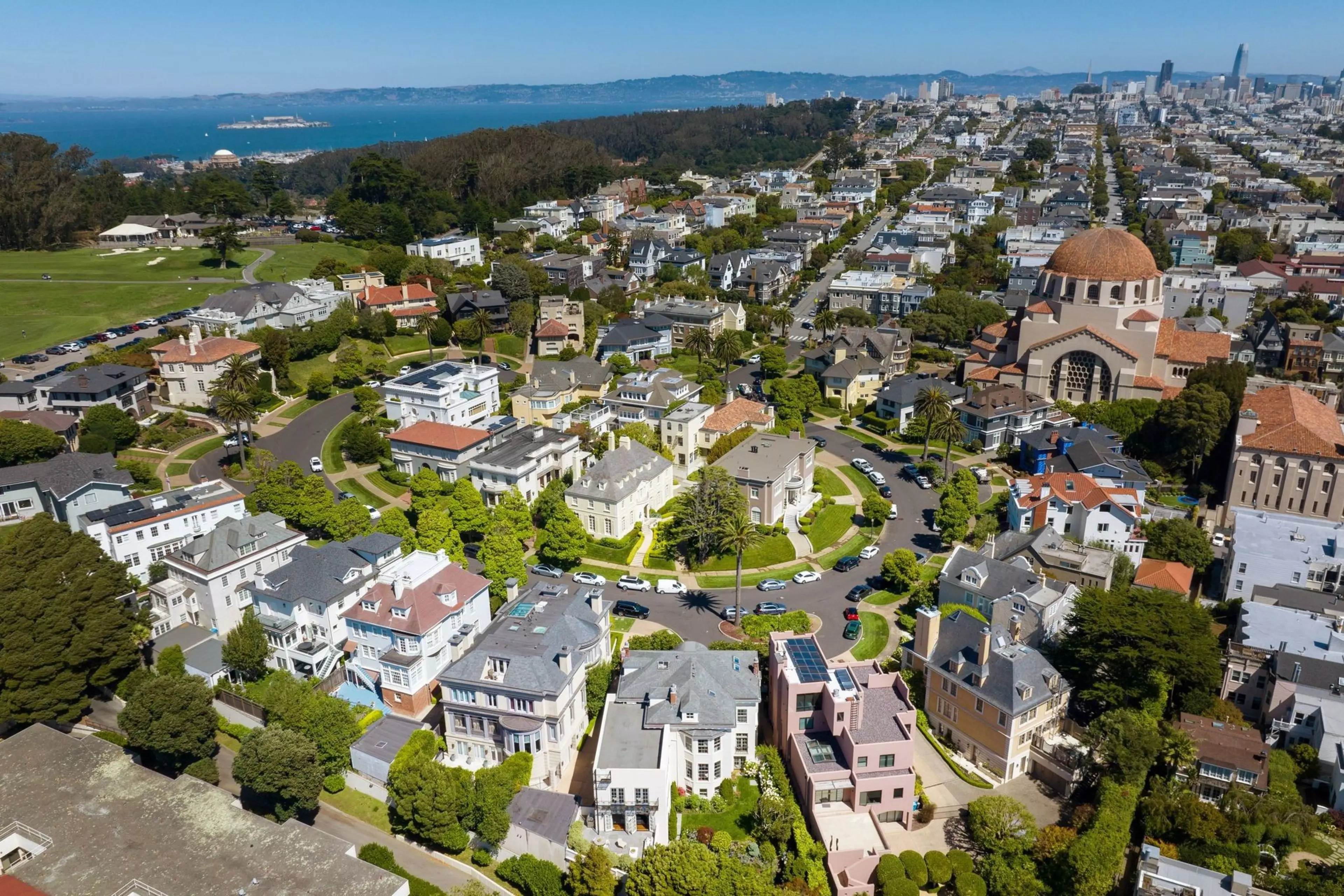 Why are so many mansions in this wealthy San Francisco enclave up for sale?