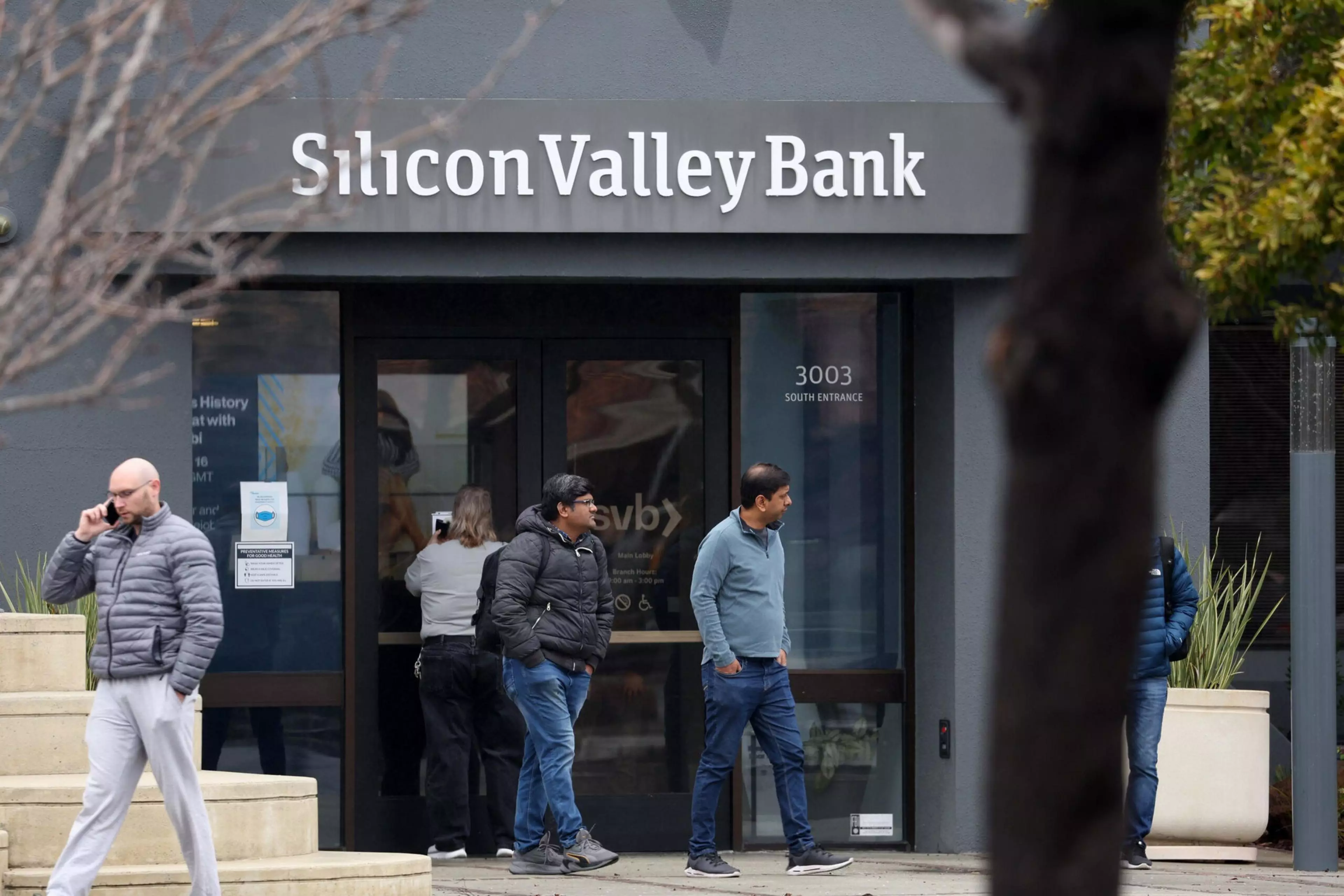 Federal officials: All Silicon Valley Bank clients will get funds