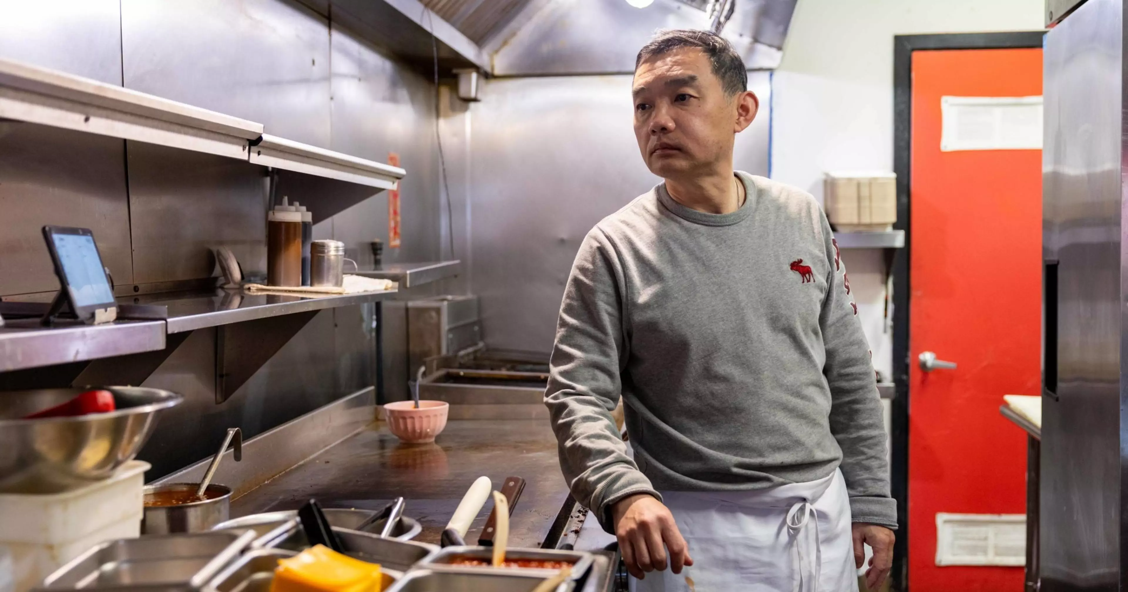 Restaurants rage at illegal food trucks, city inaction
