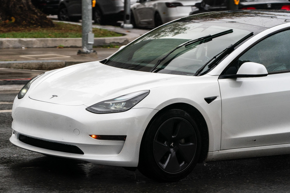 Do Teslas, other electric vehicles need front license plates?
