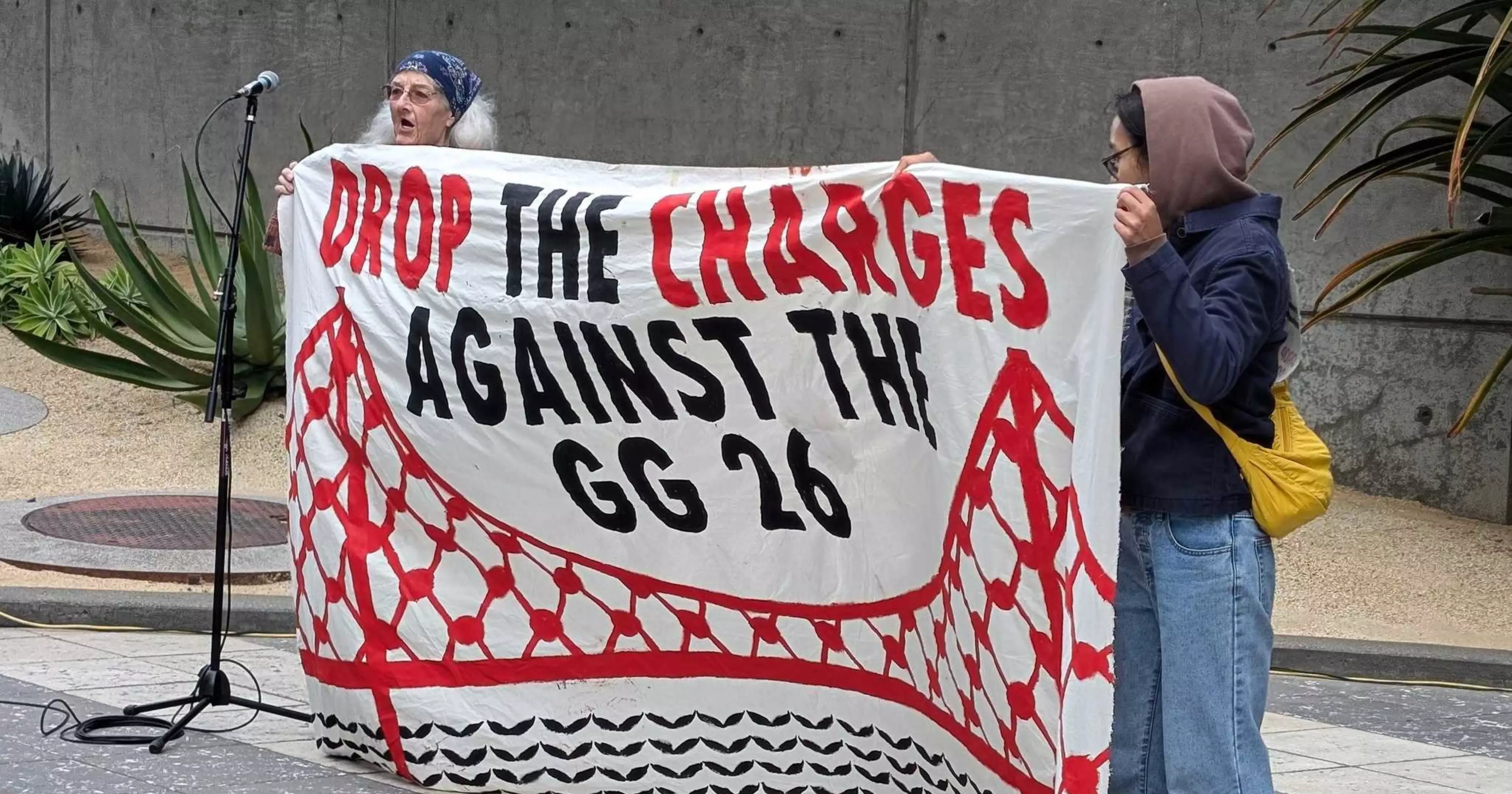 More than 100 protesters demand DA drop charges against bridge blockers